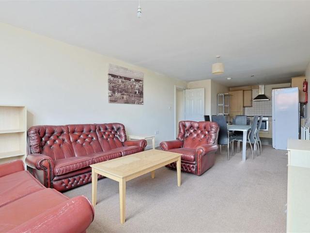 6 bedroom Student Maisonette to rent in Benton Road, High Heaton, Newcastle Upon Tyne, Ne7 7dx