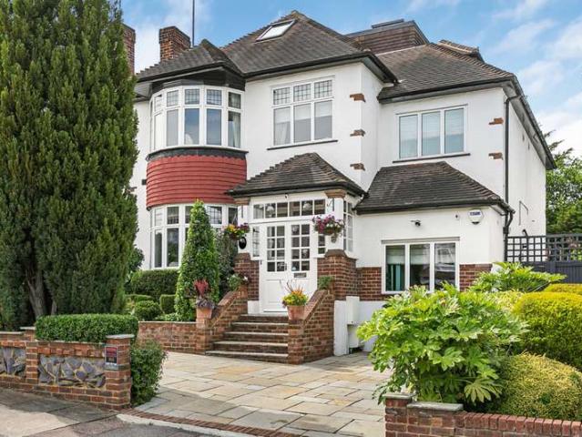 6 Bedroom Studio Flat