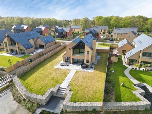 6 Bedroom Studio Flat