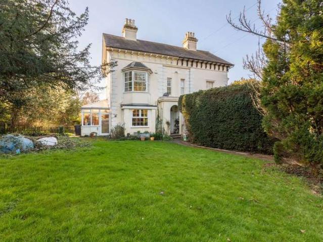 6 Bedroom Studio Flat