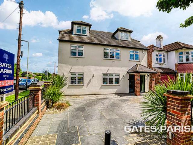 6 Bedroom Studio Flat