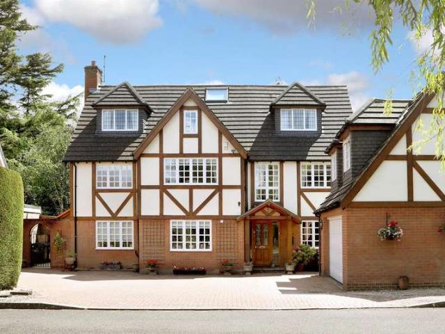 6 Bedroom Studio Flat