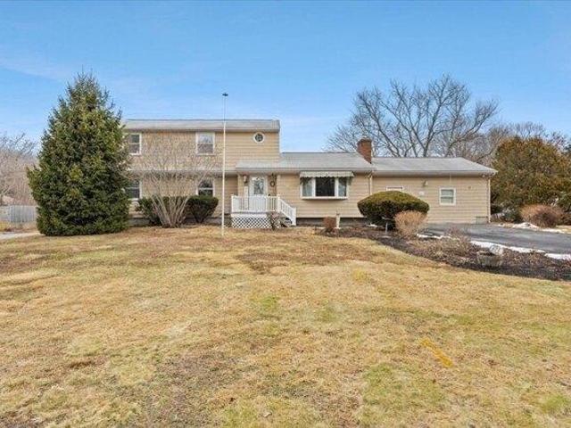 6 bedroom, Swansea MA 02777 LS101656951