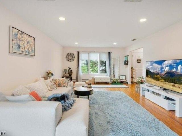 6 bedroom, Palisades Park NJ 07650 104720034