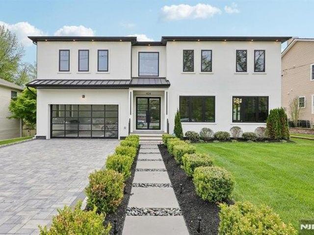 6 bedroom, Paramus NJ 07652 102725573