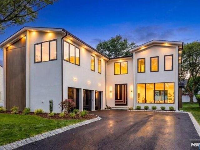 6 bedroom, Paramus NJ 07652 102027038