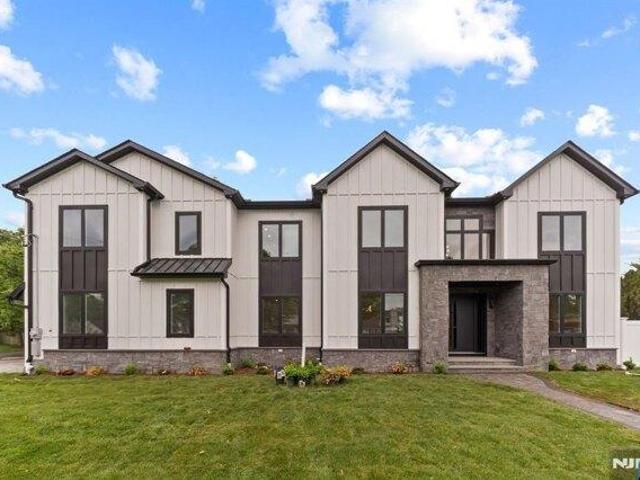 6 bedroom, Paramus NJ 07652 102280258