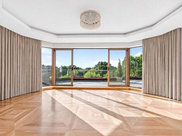 6 bedroom penthouse for rent in Templewood Avenue, Hampstead, London, NW3