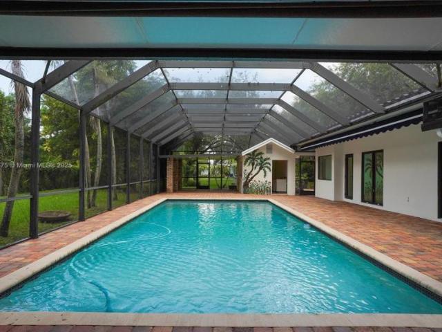 6 bedroom, Pinecrest Fl FL 33156 102519278