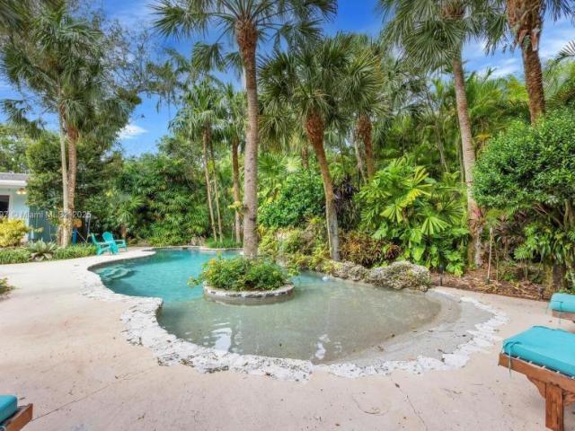 6 bedroom, Pinecrest Fl FL 33156 102519349