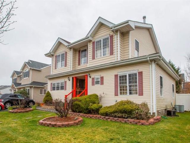 6 bedroom, Plainview NY 11803 LS72692385