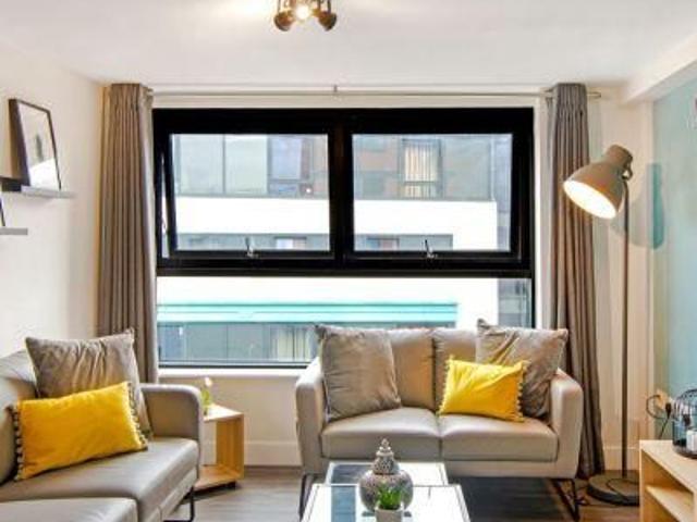 6 bedroom private hall to rent