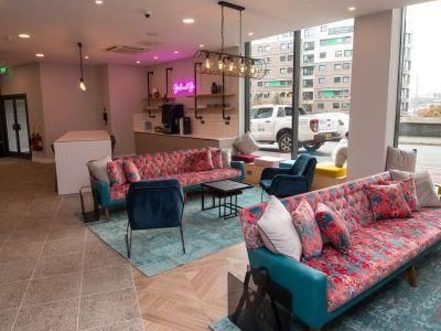 6 bedroom private hall to rent