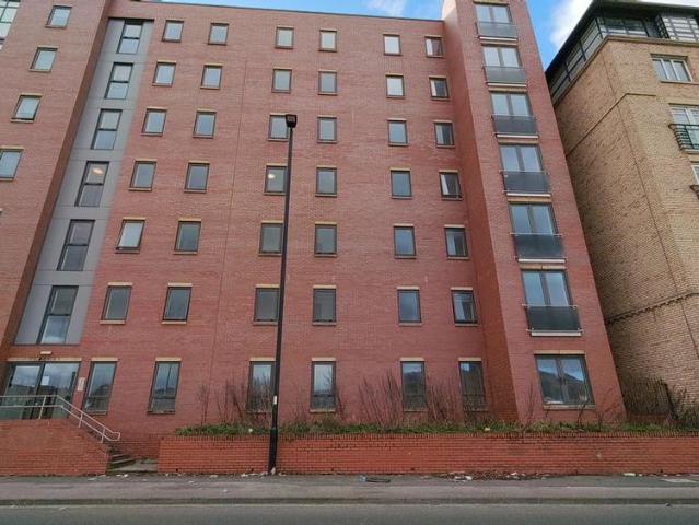 6 bedroom private hall to rent