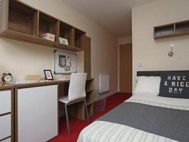6 bedroom private halls to rent