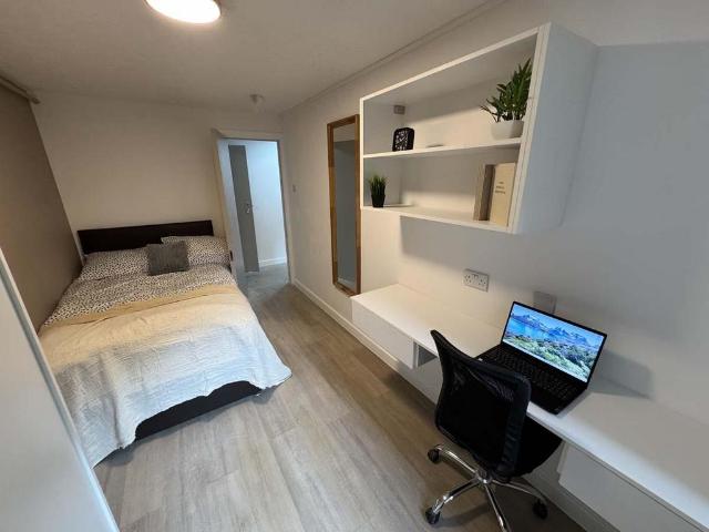6 bedroom private halls to rent