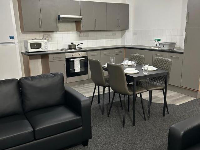 6 bedroom private halls to rent