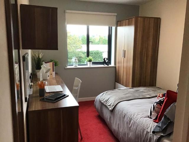 6 bedroom private halls to rent