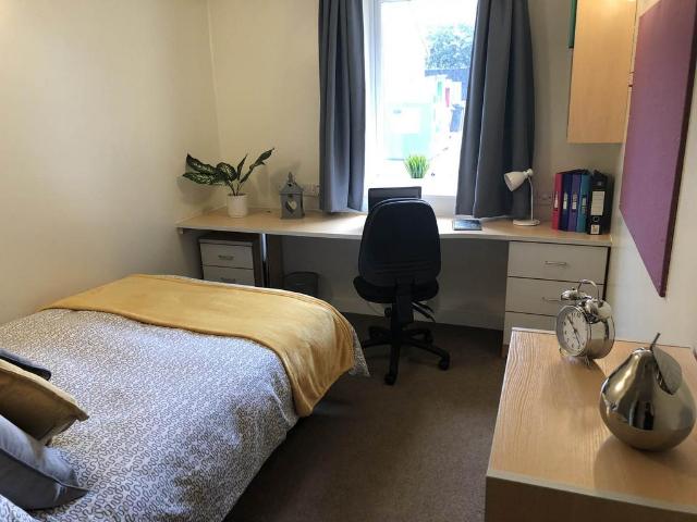 6 bedroom private halls to rent