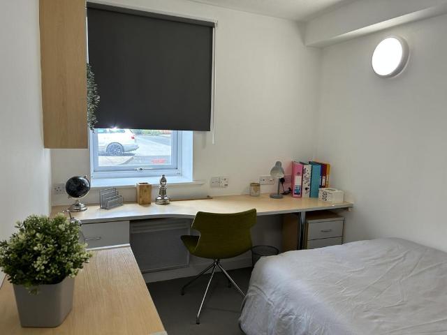 6 bedroom private halls to rent