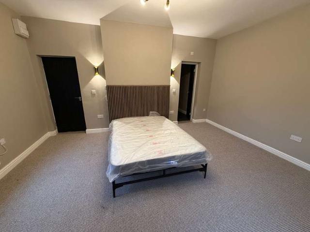 6 Bedroom Property