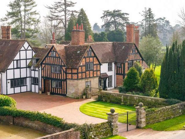 6 Bedroom Property