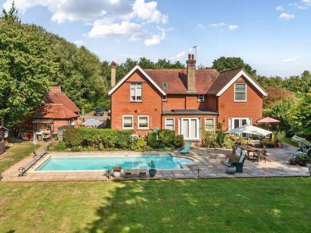 6 Bedroom Property