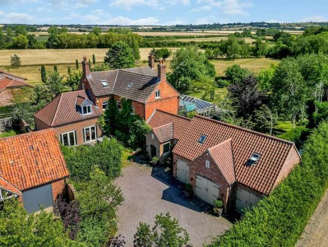 6 Bedroom Property