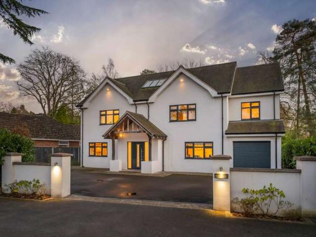 6 Bedroom Property