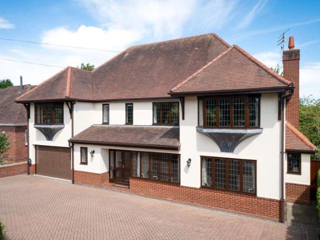 6 Bedroom Property
