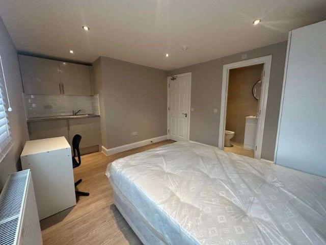 6 Bedroom Property