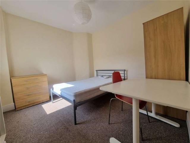 6 Bedroom Property