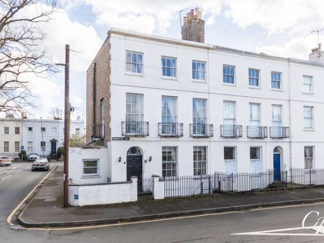 6 Bedroom Property