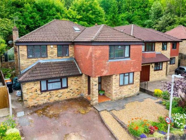 6 Bedroom Property