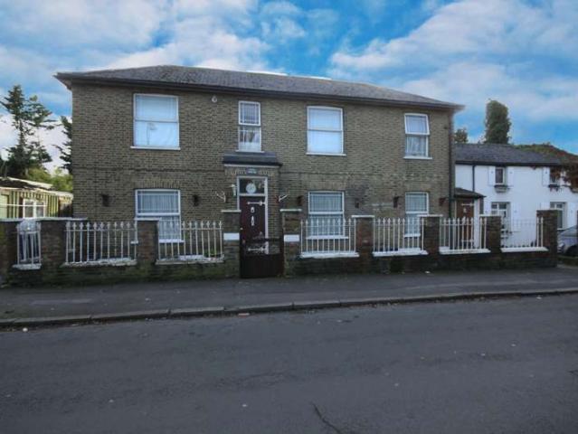 6 Bedroom Property