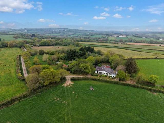 6 Bedroom Property