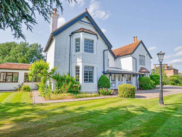 6 Bedroom Property