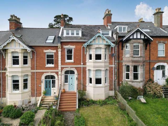 6 Bedroom Property