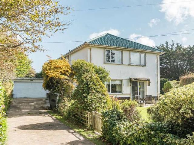 6 Bedroom Property