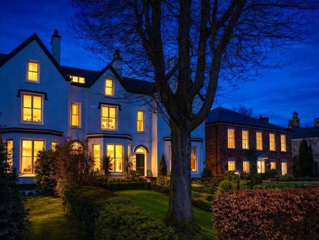 6 Bedroom Property