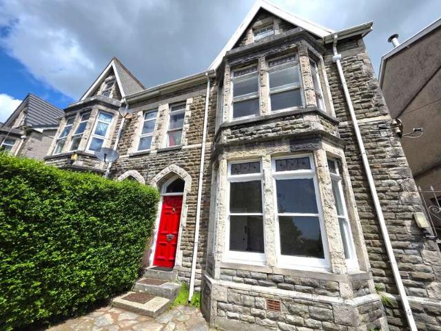 6 Bedroom Property