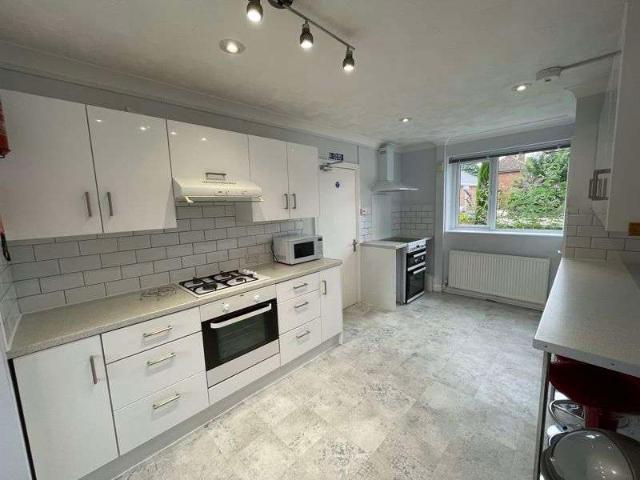 6 Bedroom Property
