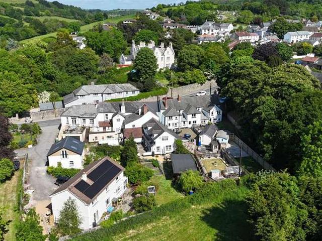 6 Bedroom Property