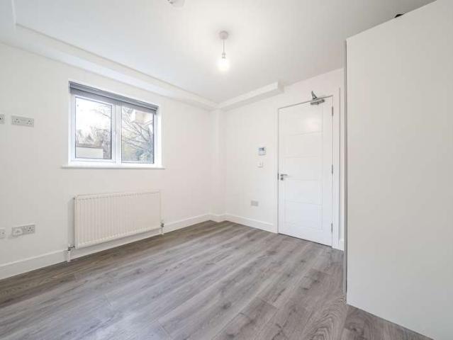 6 Bedroom Property