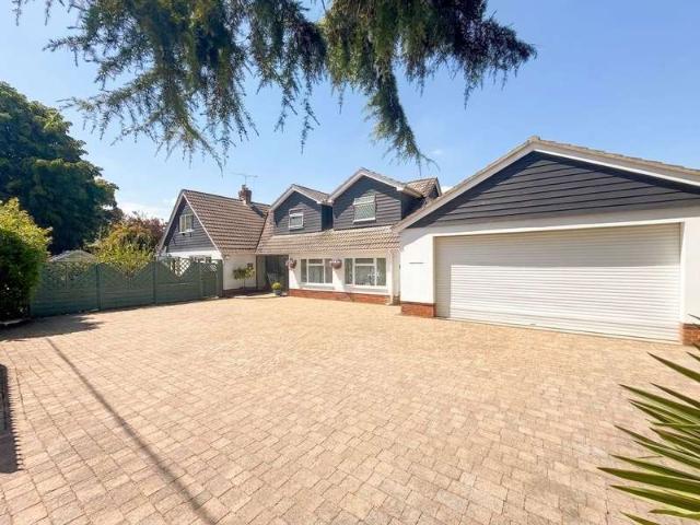 6 Bedroom Property