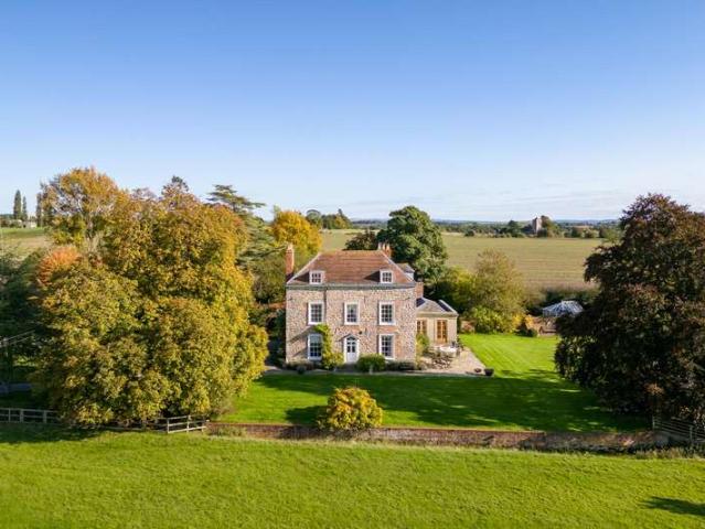 6 Bedroom Property