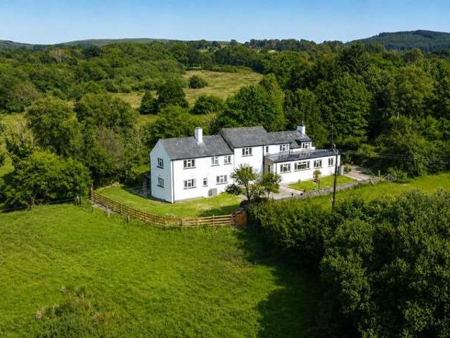 6 Bedroom Property