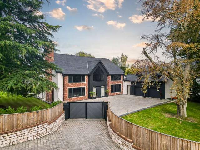 6 Bedroom Property