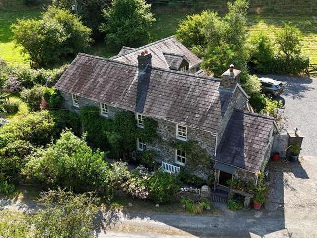 6 Bedroom Property