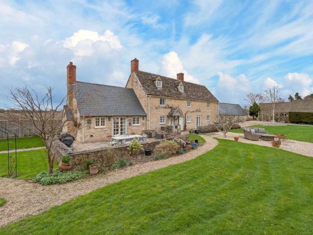 6 Bedroom Property